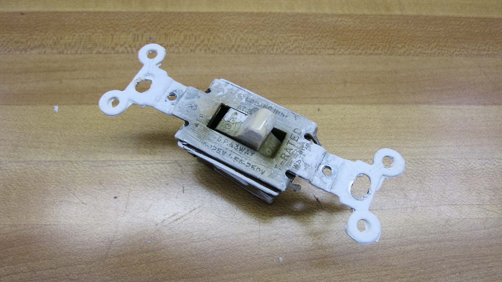 Household Light Switch Teardown – New Screwdriver