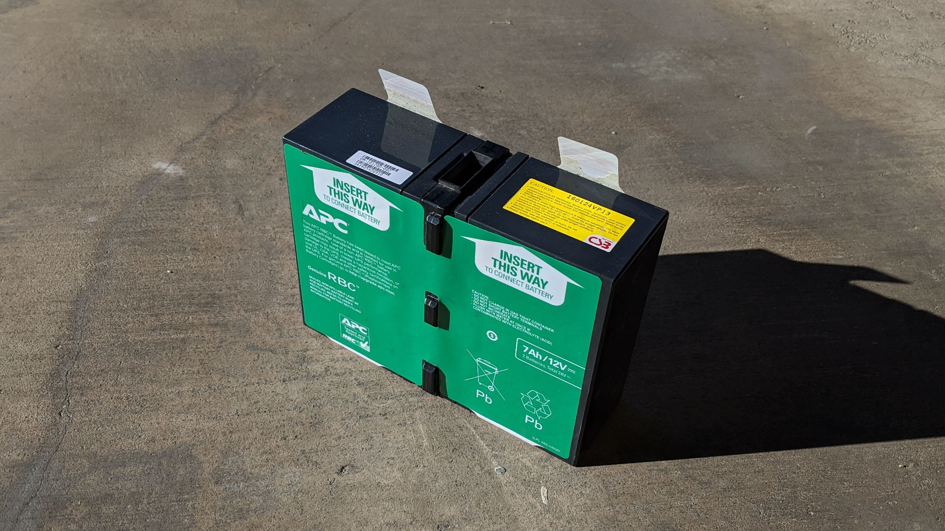 APC RBC Battery Module Teardown – New Screwdriver