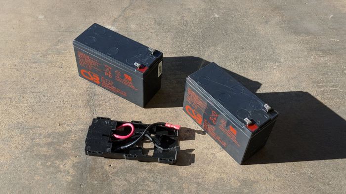 APC RBC Battery Module Teardown – New Screwdriver