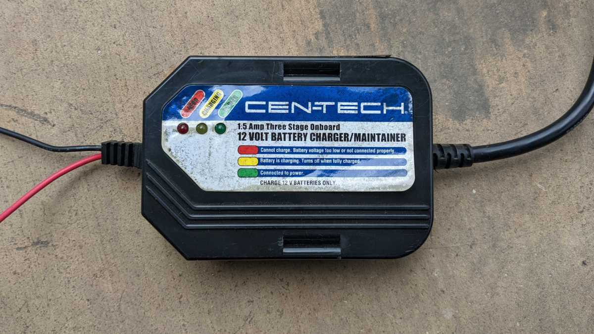 Cen-Tech 12 Volt Battery Charger/Maintainer (99857) – New Screwdriver