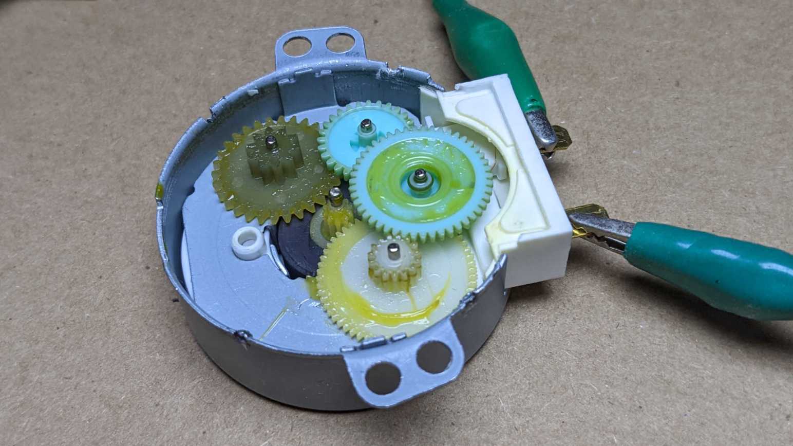 Microwave Turntable Repair – New Screwdriver