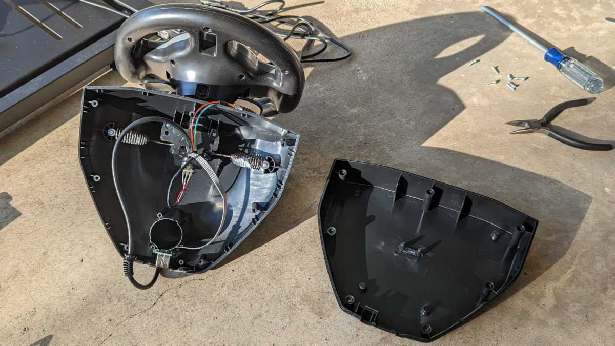 Superdrive SV200 Wheel and Pedals – New Screwdriver