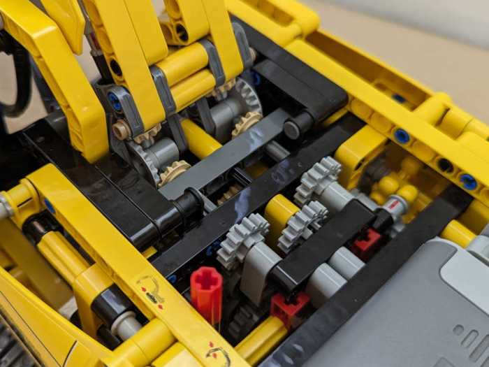 LEGO Technic Motorized Excavator (8043) – New Screwdriver