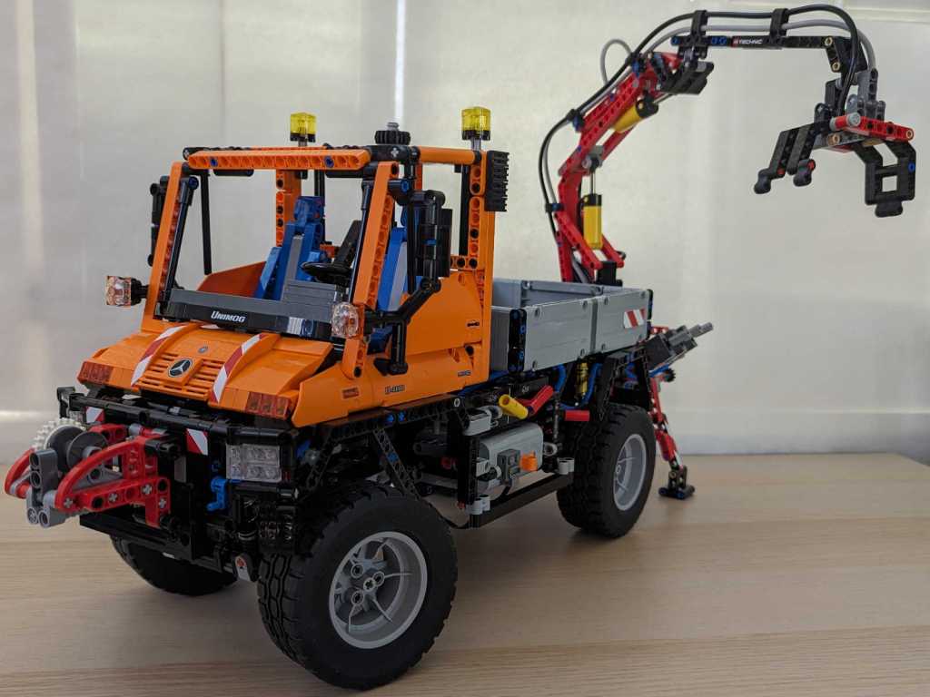 LEGO Technic Unimog U400 (8110) – New Screwdriver