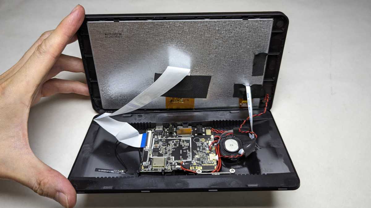 Peeking Inside a Wireless CarPlay Android Auto Receiver – New Screwdriver