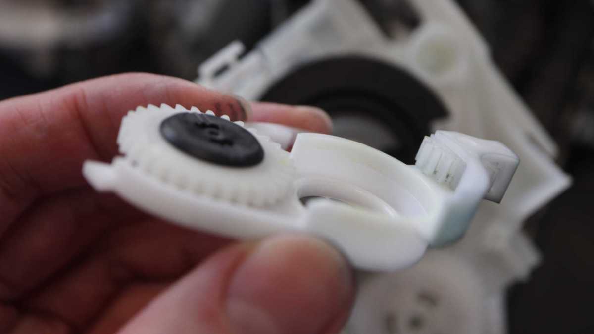 MX340 Paper Feed Gear Shifter – New Screwdriver