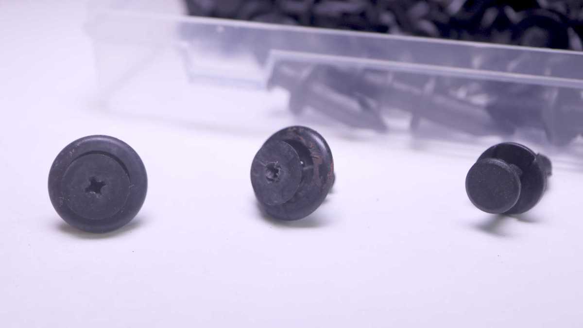 Commodity Plastic Fasteners (8mm Diameter) – New Screwdriver